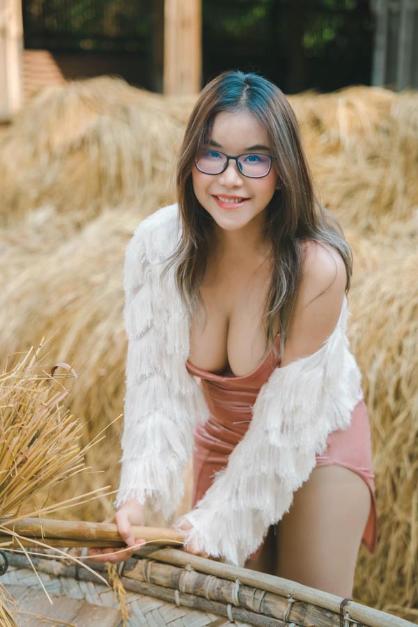 Nook Yolo แจกวาร์ป นุ๊ก ปนิสรา สาวแว่น Onlyfans คอนเทนต์ เซ็กซี่ 18+